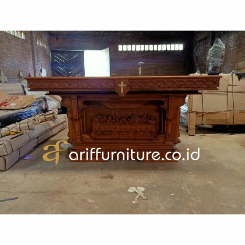 6 Jenis Meja Ibadah & Altar yang Mungkin Anda Temukan di Gereja